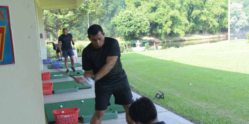 Wadan Kormar Ajak Pejabat Utama Laksanakan Olahraga Golf