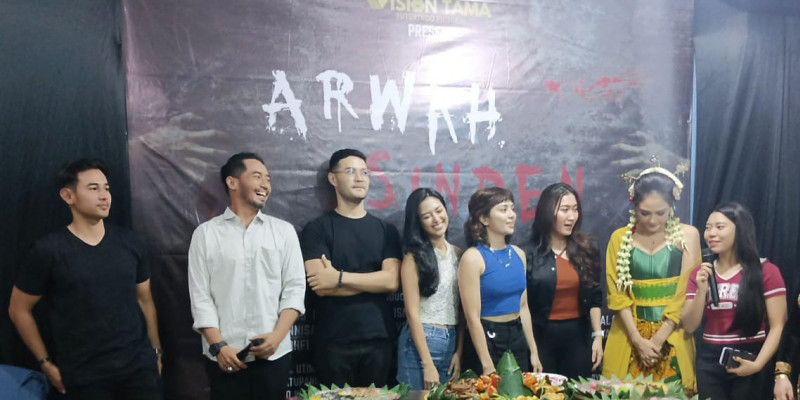 Film 'Arwah Sinden' Siap Tayang Sebelum Pemilu: Hany Handayani Berbagi ...