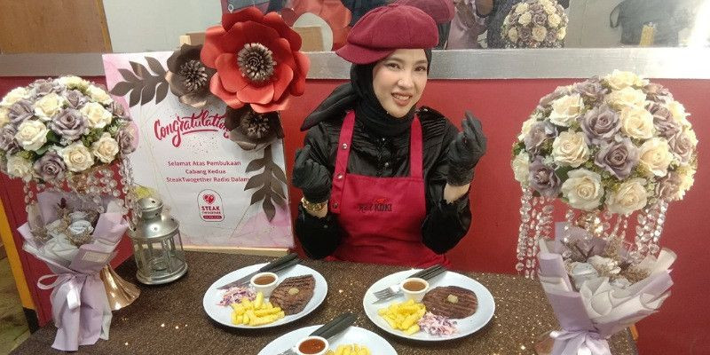 Henny Maria 'Red Koki' Hadirkan Steak Twogether di Radio Dalam ...